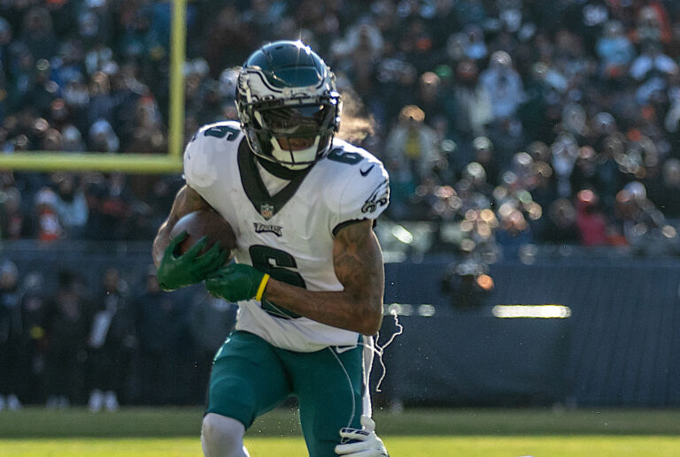 DeVonta Smith Books Return To The Super Bowl With Philadelphia - Heisman