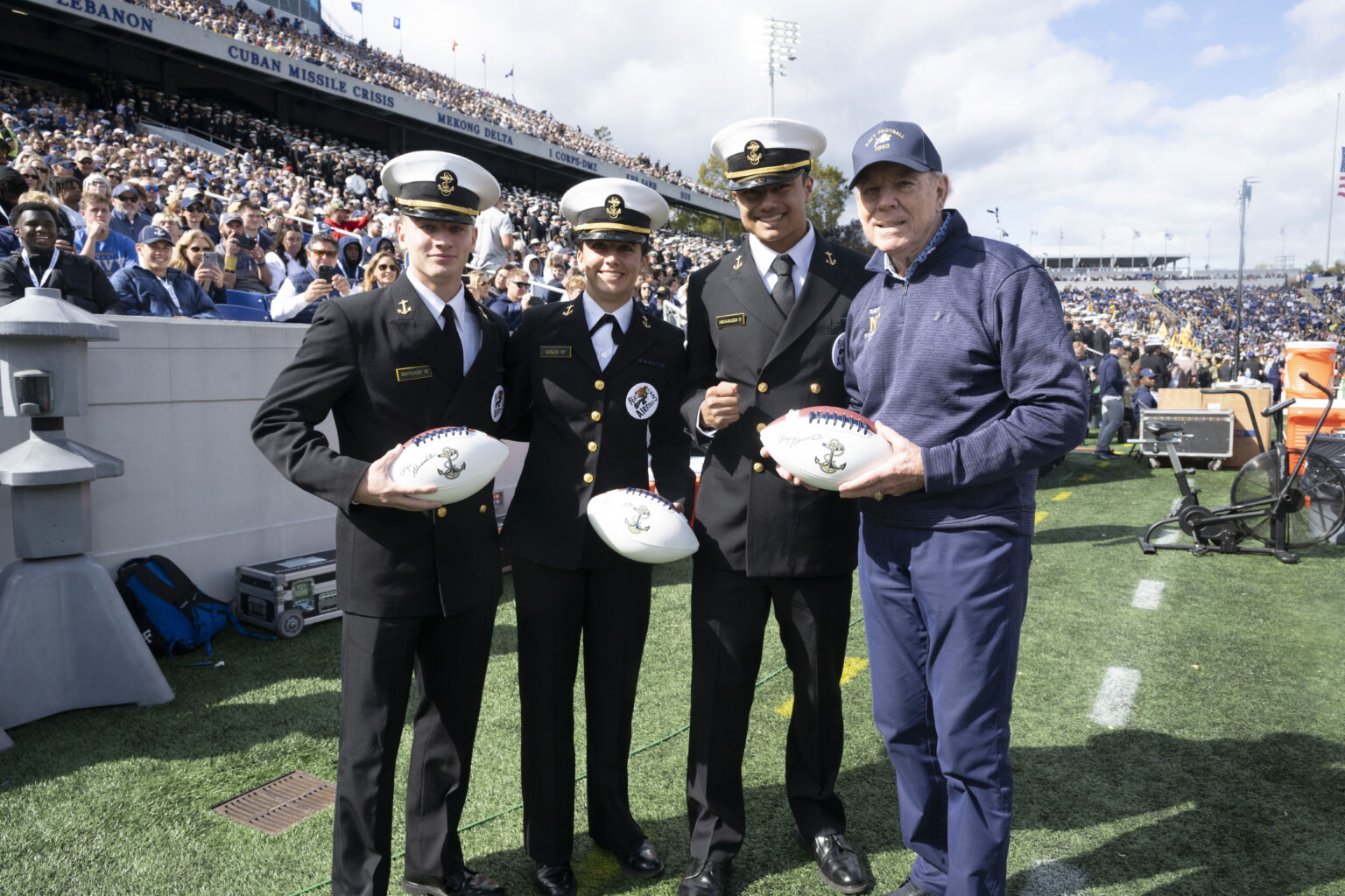 1963 Heisman Winner Roger Staubach Honored By Naval Academy - Heisman